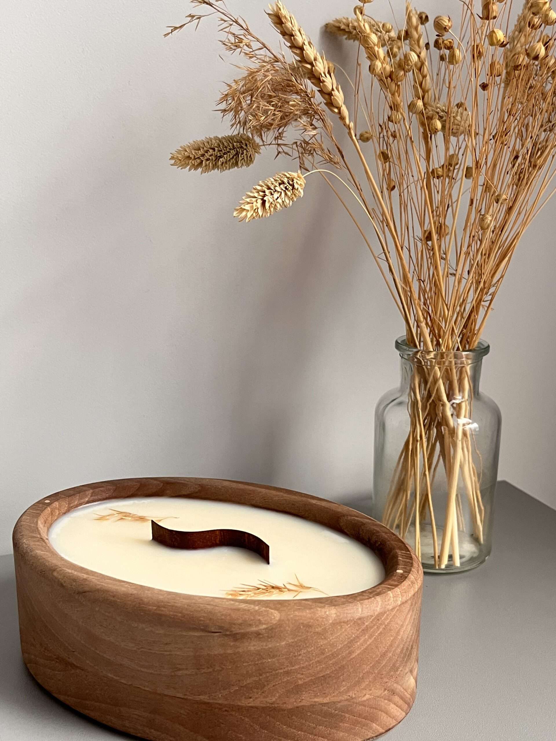 Świeca Sojowa 405 gramów w Formie Wydłużony Owal - Flow Form